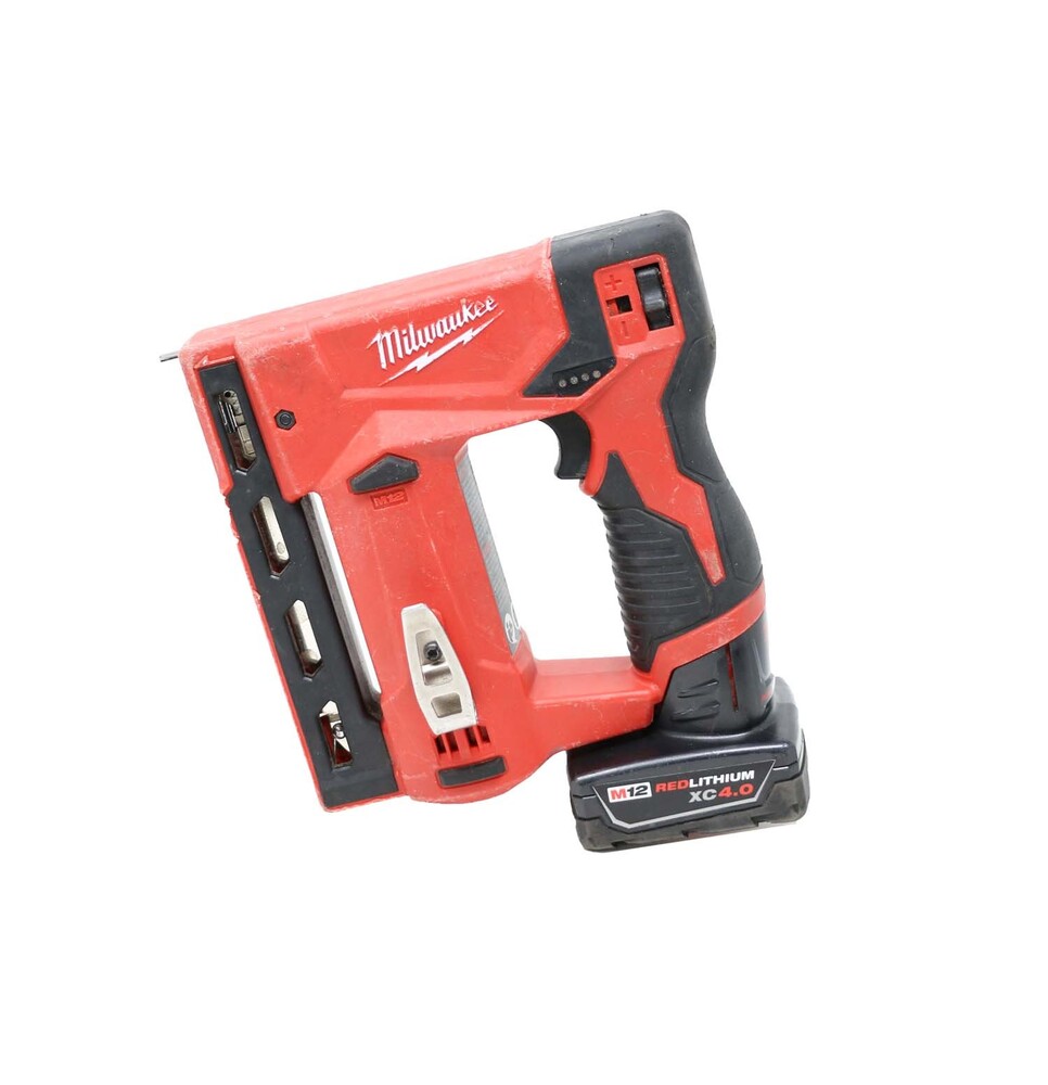 MILWAUKEE M12 3/8" CROWN STAPLER BATTERY INCLUDED | Golden Pawn