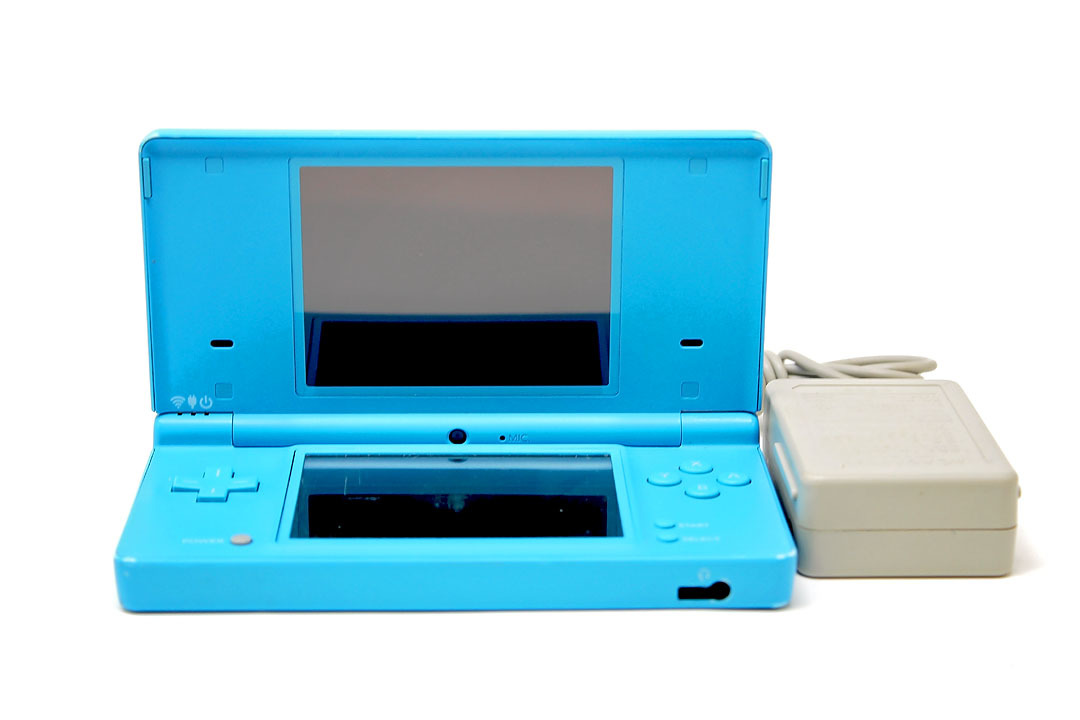 NINTENDO DSi GAMING CONSOLE LIGHT BLUE | Golden Pawn